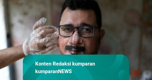 Foto Seniman Asal Brasil Bikin Masker Bergambar Mirip Wajah Asli